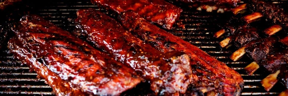 The Ultimate Guide to Choosing the Best Wood for Smoking Meat